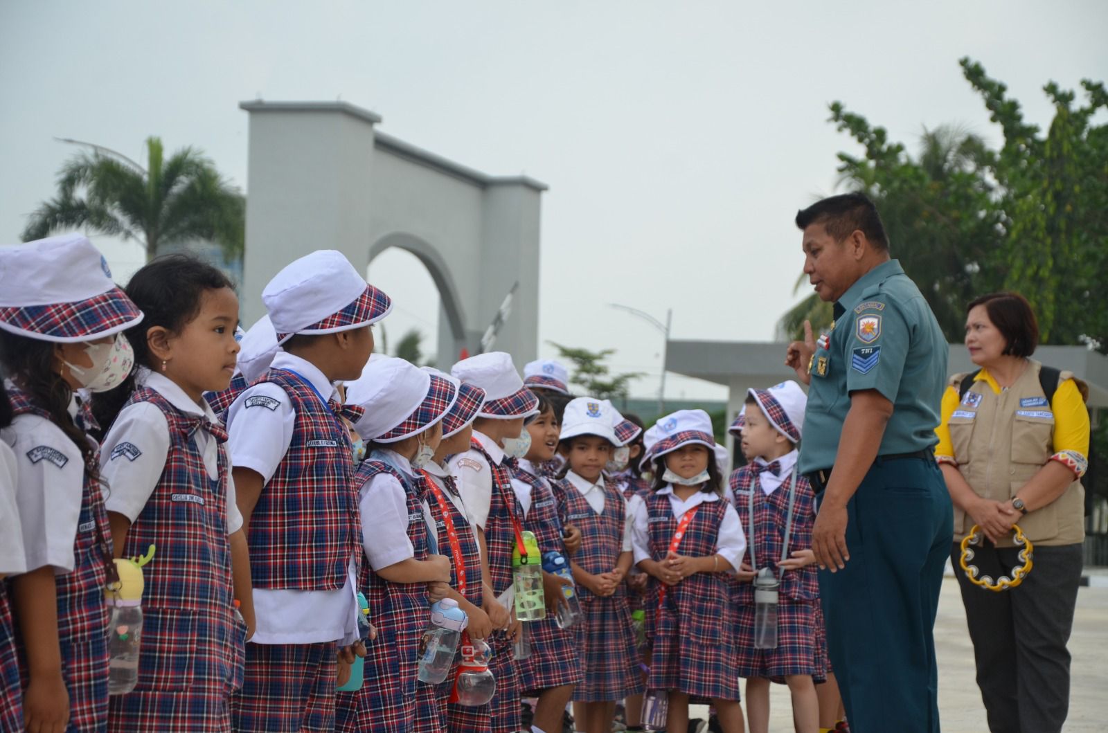 Lanal Dumai Kenalkan Pancasila Sejak Dini Kepada Siswa-Siswi Paud Santo ... Lanal Dumai Kenalkan Pancasila Sejak Dini Kepada Siswa-Siswi Paud Santo ...
